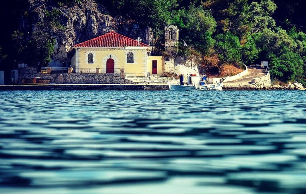 Αγία Κυριακή, το εκκλησάκι του βράχου στη Λευκάδα – kimintenia